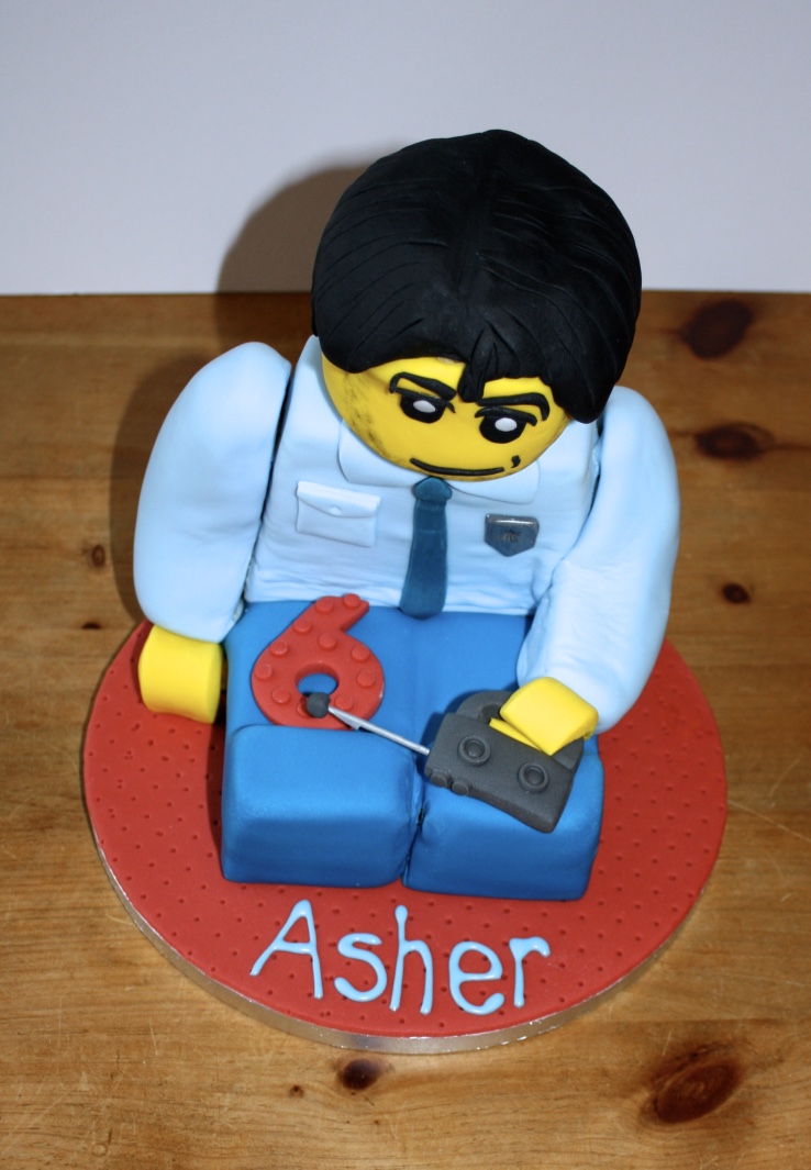 5 things I learnt making a Lego man birthday cake